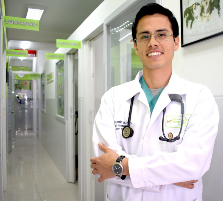 Dr. Luis Roca Nuñez del Prado - Odontología veterinaria